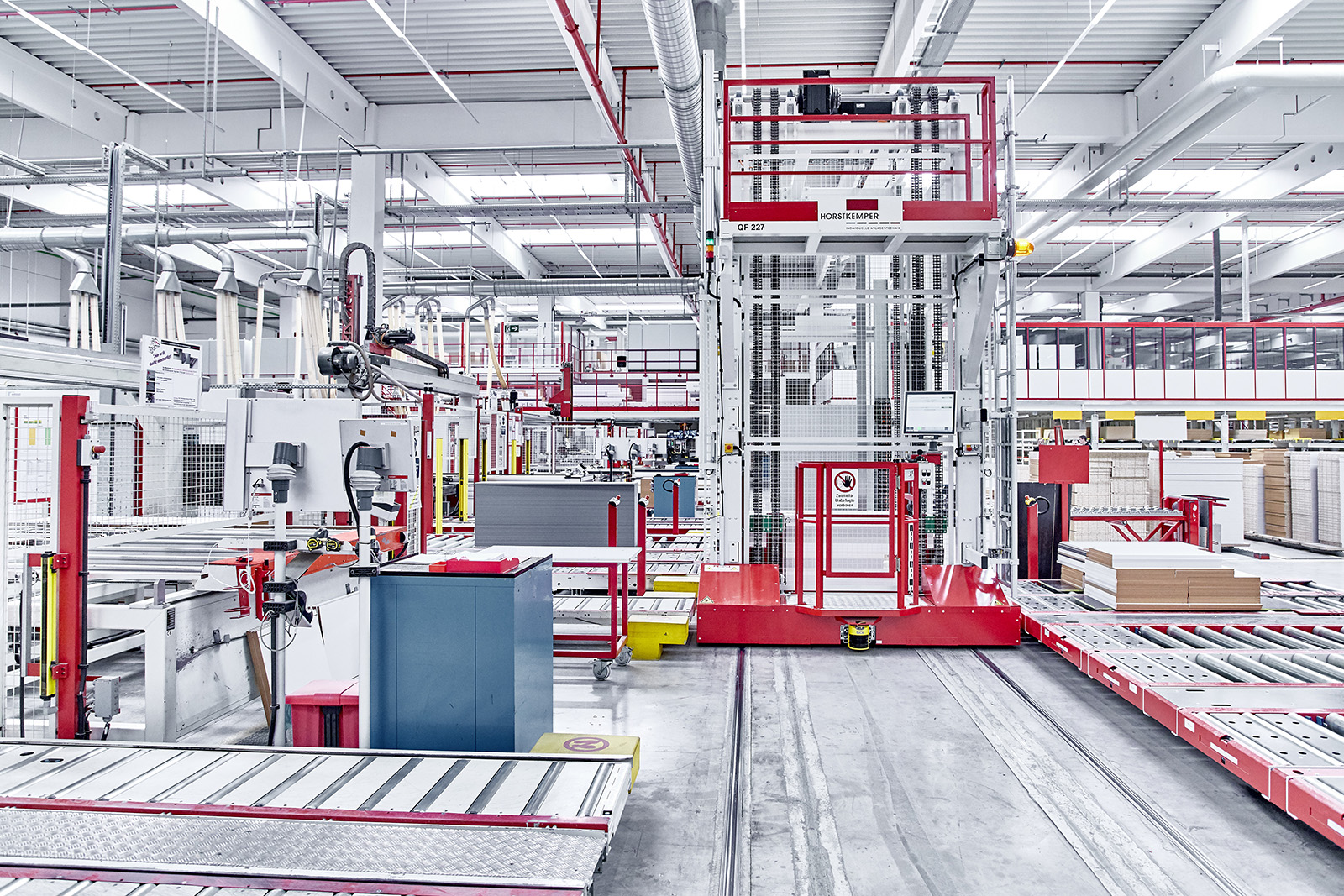 Automated parts transport at Nobilia